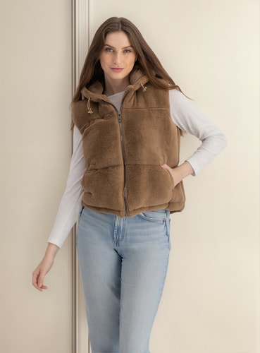 Chaleco Para Mujer Tipo Teddy Con Capucha Premium Lea Sakers | Coppel.com